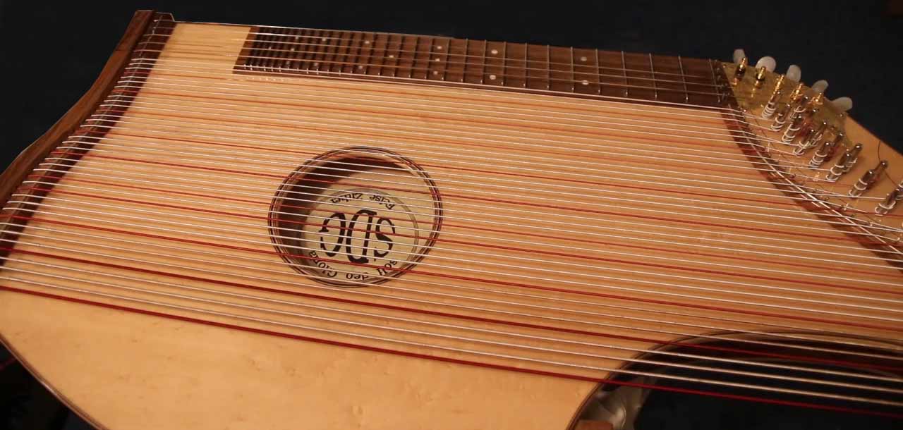 Die Zither kennen und spielen lernen - mit Andi Gsöllpointner - zither.at